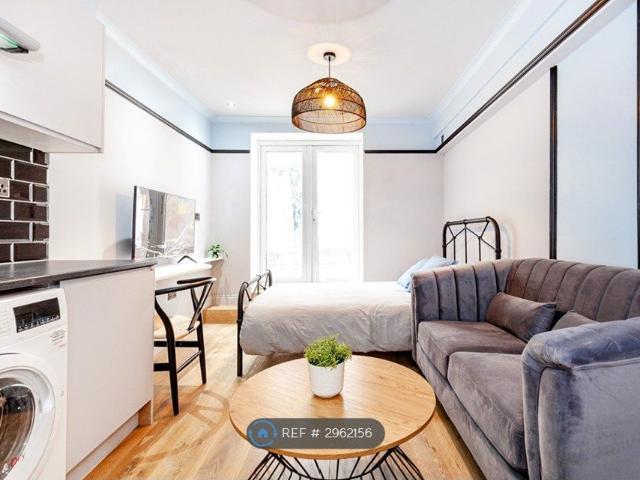 Kensington Gardens Square, London W2, Studio to rent, £2,200 pcm | PrimeLocation