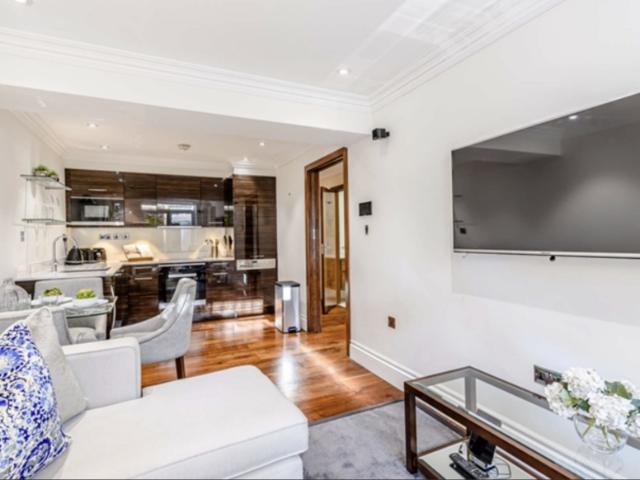 Kensington Gardens Square W2 1 bed flat to rent £3,250 pcm £750 pw