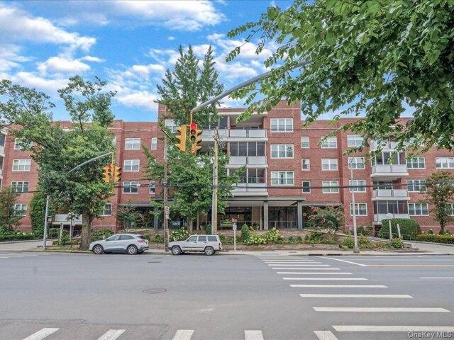 Kensington Gate Ph,great Neck, Property For Sale