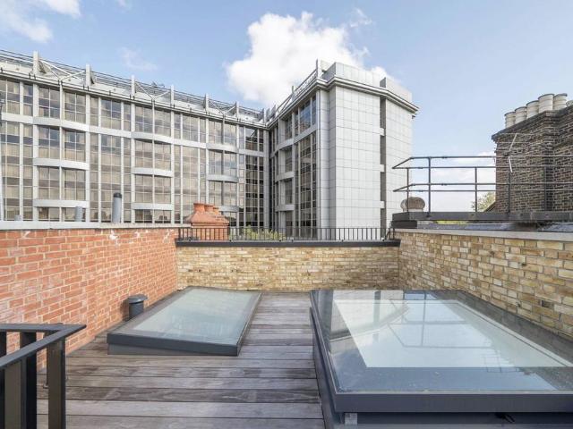 Kensington High Street, High Street. 2 bed flat to rent £8,233 pcm £1,900 pw