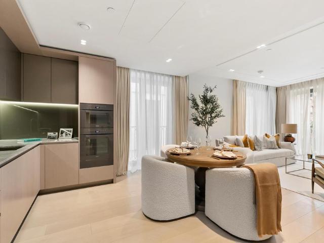 Kensington High Street, Kensington. 2 bed flat to rent £14,083 pcm £3,250 pw