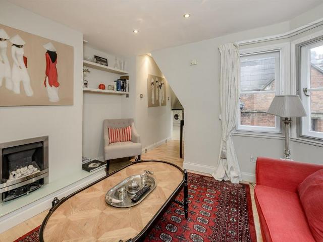Kensington High Street, Kensington. 2 bed flat to rent £5,200 pcm £1,200 pw
