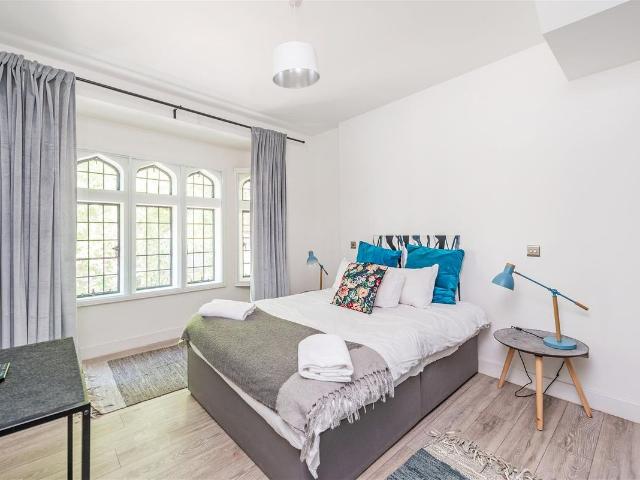 Kensington High Street, Kensington, London W8, 2 bed flat to rent, £3,250 pcm | PrimeLocation