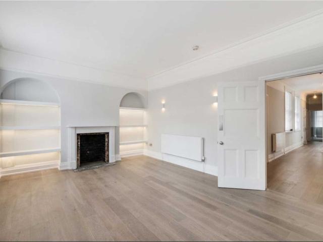 Kensington High Street, Kensington, London W8, 2 bed flat to rent, £3,400 pcm | PrimeLocation