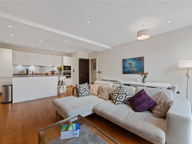 Kensington High Street, Kensington, W8 1 bed apartment to rent £3,500 pcm £808 pw
