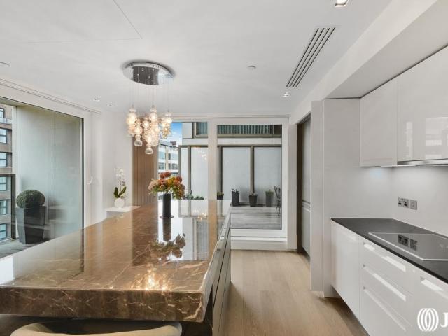 Kensington High Street London W14 2 bed apartment to rent £5,900 pcm £1,362 pw