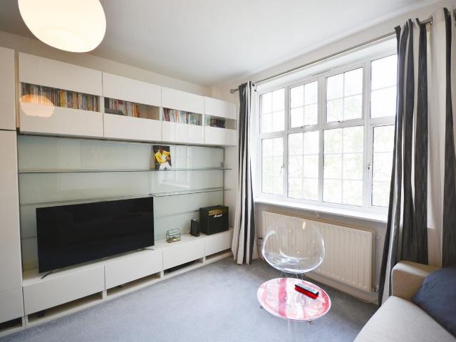 Kensington High Street, London W14, Studio to rent, £1,800 pcm | PrimeLocation