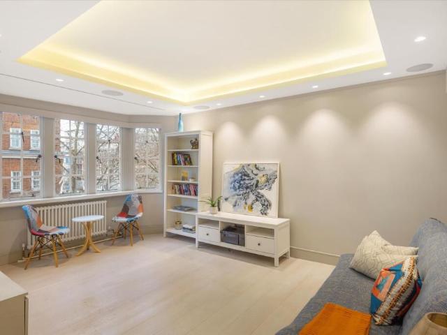 Kensington High Street, London W8, 1 bed flat to rent, £3,500 pcm | PrimeLocation