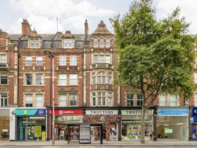 Kensington High Street, London W8 1 bed flat to rent £2,350 pcm £542 pw