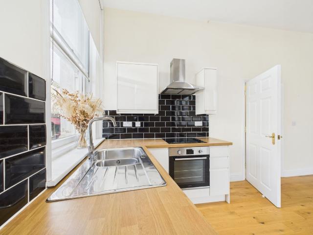 Kensington House, 20 High Street, Stroud GL5, 1 bed flat to rent, £880 pcm | PrimeLocation