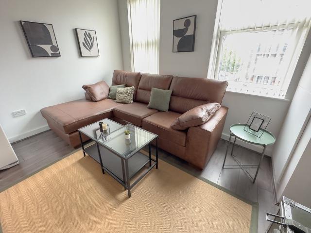 Kensington L7, Room to rent, £594 pcm | PrimeLocation