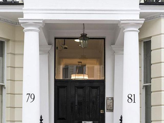 Kensington, London. W8 2 bed apartment to rent £4,117 pcm £950 pw