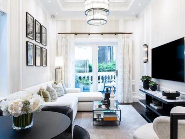 Kensington, London W8 2 bed apartment to rent £11,613 pcm £2,680 pw