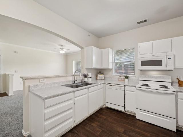 Kensington Park 1 Bedroom Apartment for Rent at 3150 Garrison Rd, Corinth, TX 76210