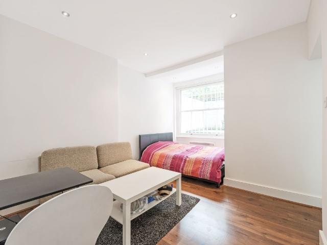 Kensington Park Road, Holland Park, London W11, Studio to rent, £2,100 pcm | PrimeLocation