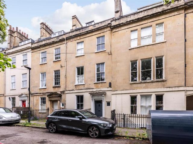 Kensington Place, Bath BA1 2 bed flat to rent £1,707 pcm £394 pw
