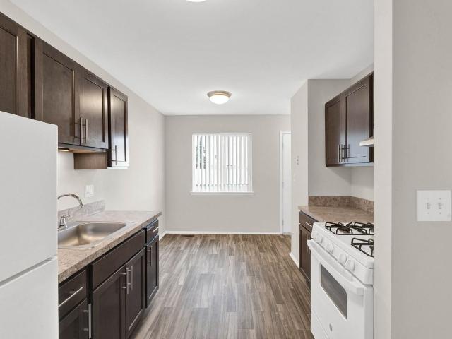 Kensington Place 2 Bedroom Apartment for Rent at 16651 E 12 Mile Rd, Roseville, MI 48066 Roseville