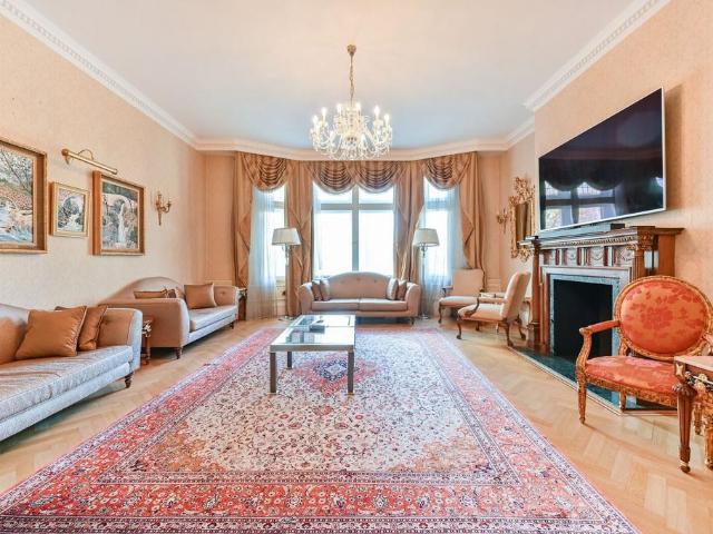 Kensington Road, Kensington, London, W8 4 bed flat to rent £31,200 pcm £7,200 pw