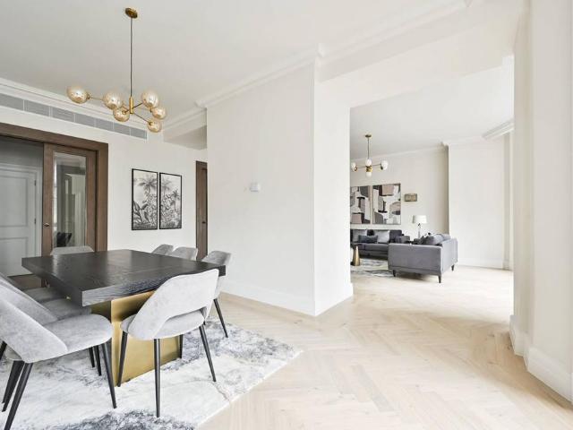 Kensington Road, Kensington, London, W8 5 bed flat to rent £13,000 pcm £3,000 pw