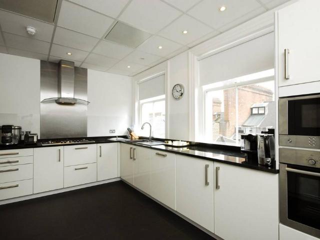 Kensington Road, Kensington, London, W8 5 bed flat to rent £13,650 pcm £3,150 pw