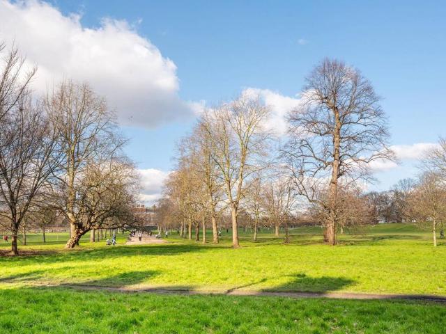 Kensington Road, Kensington, London, W8 5 bed flat to rent £26,000 pcm £6,000 pw
