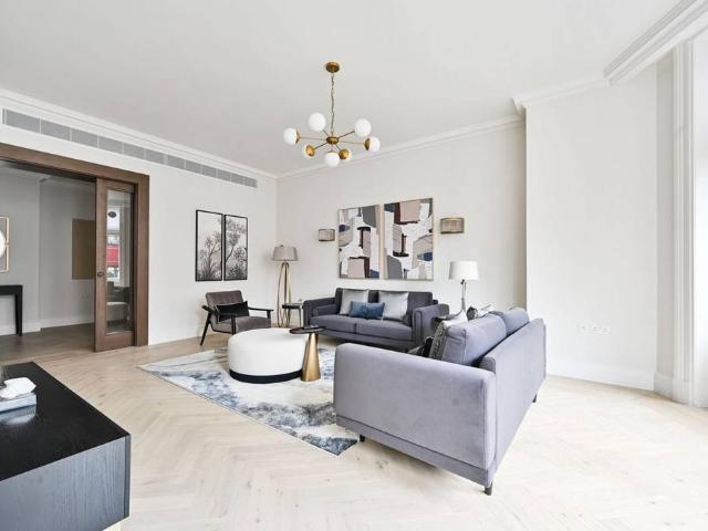 Kensington Road, Kensington, London, W8 5 bed flat to rent £34,667 pcm £8,000 pw
