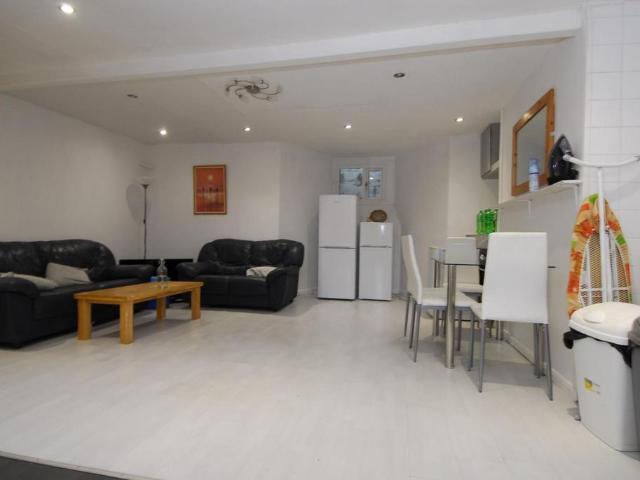 Kensington Road, Plymouth PL4 4 bed house to rent £2,080 pcm £480 pw
