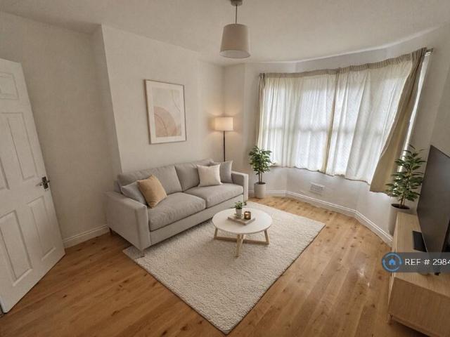 Kensington Road, Reading, RG30 3 bed end of terrace house to rent £1,595 pcm £368 pw