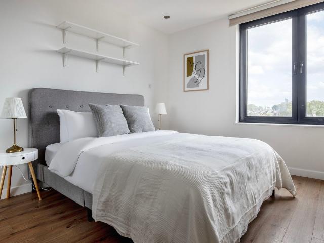 Kensington SW7, Studio to rent, £2,550 pcm | PrimeLocation