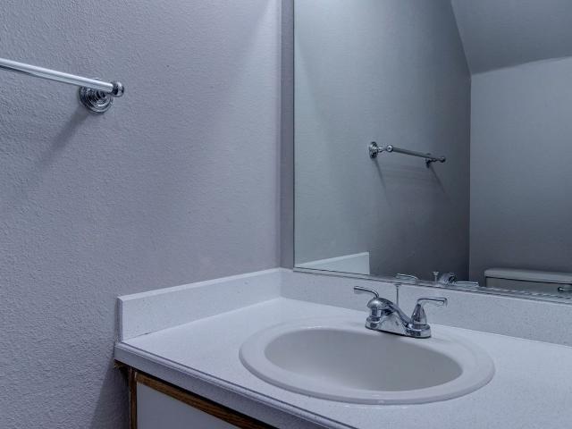 Kensington Terrace KT 142 2 Bedroom Apartment for Rent at 14302 E Burnside St, Portland, OR 97233 Hazelwood