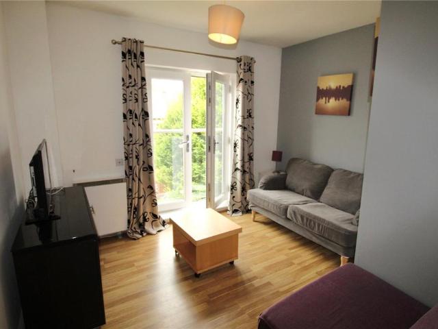 Kensington Terrace, Hyde Park, Leeds. 2 bed flat to rent £1,050 pcm £242 pw