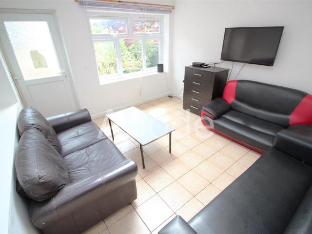 Kensington Terrace, Hyde Park, Leeds 9 bed house to rent £4,290 pcm £990 pw