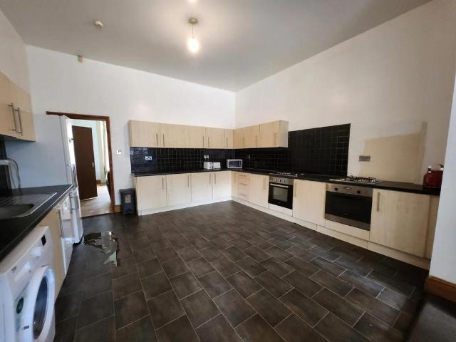 Kensington Terrace, Leeds LS6 10 bed terraced house to rent £5,417 pcm £1,250 pw