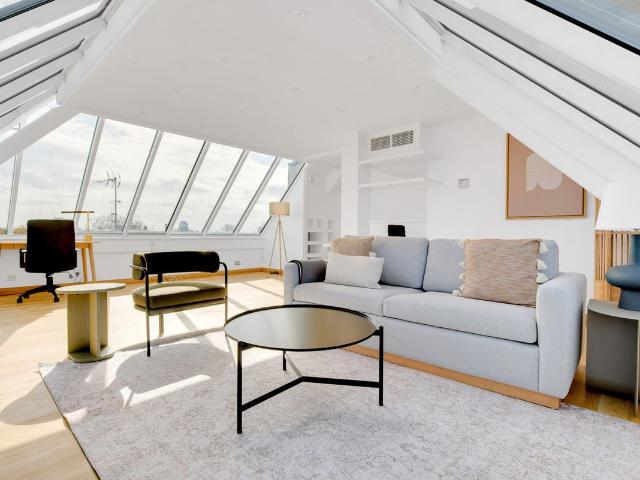 Kensington W8, 2 bed flat to rent, £5,200 pcm | PrimeLocation