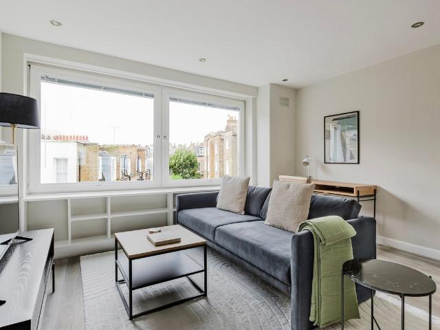 Kensington W8, 2 bed flat to rent, £3,650 pcm | PrimeLocation