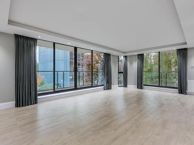 Kensington West, Blythe Road, London. 2 bed flat to rent £4,200 pcm £969 pw