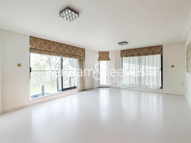 Kensington West, Kensington W14 3 bed apartment to rent £4,745 pcm £1,095 pw