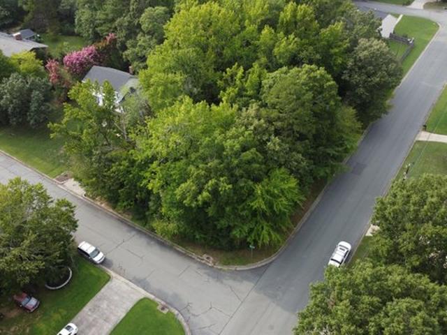 Keogh St, Burlington, NC 27215