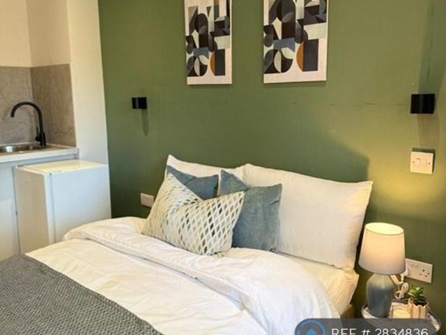 Keats Way, West Drayton, UB7 Studio to rent £1,000 pcm £231 pw