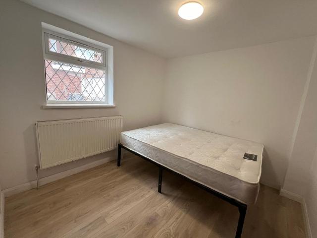 Keats Way, West Drayton UB7, Studio to rent, £1,150 pcm | PrimeLocation