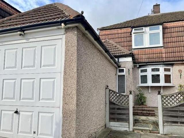 Keats Avenue, Romford, 2 Bedroom End