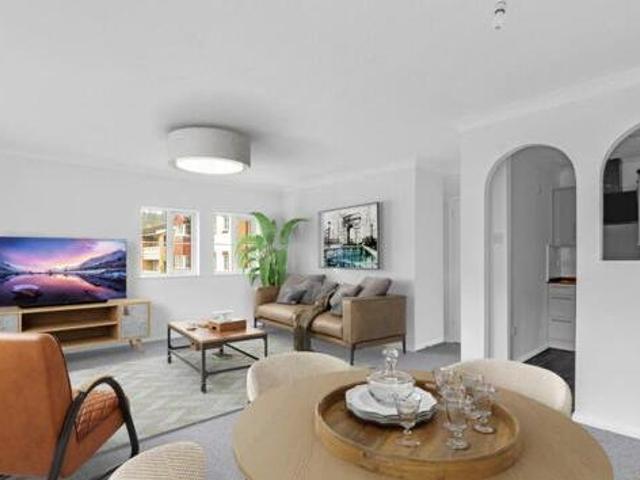 Kearton Place, Caterham Valley, 2 Bedroom Flat