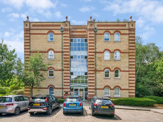 Keble Place, Barnes SW13, 2 bed flat to rent, £3,400 pcm | PrimeLocation