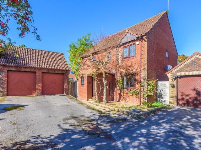 Keepers Close, Valley Park, Chandler's Ford. SO53, 4 bed detached house to rent, £1,700 pcm | PrimeLocation