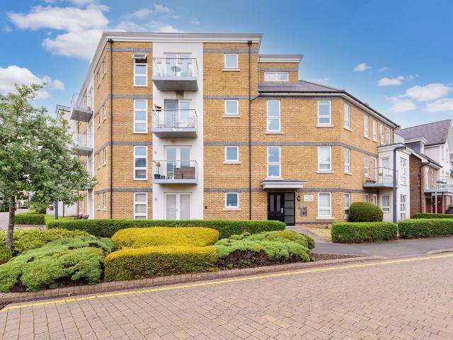 Keepers Court, 13 Raven Drive, Maidenhead SL6, 2 bed flat to rent, £1,650 pcm | PrimeLocation