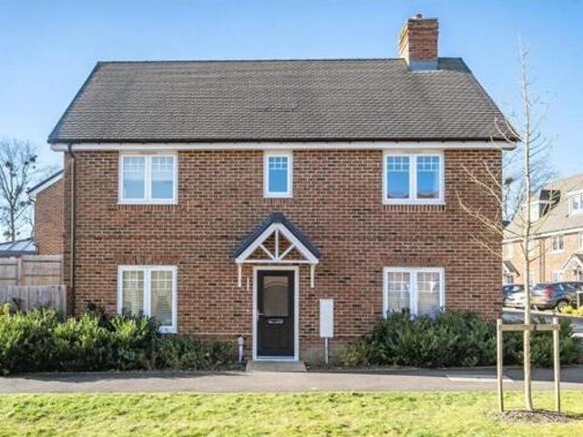 Keepsake Close, Farnham, 3 Bedroom Detached