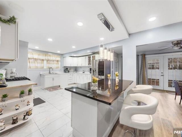 Keer, Newark, Home For Sale