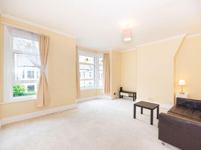 Keith Grove, London W12, 1 bed flat to rent, £1,950 pcm | PrimeLocation