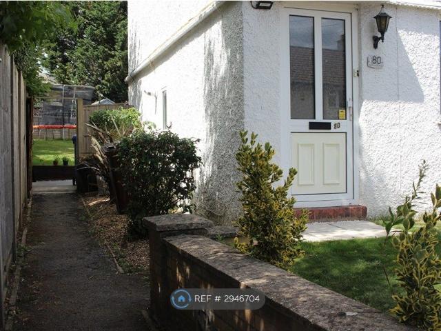 Keith Lucas Road, Farnborough GU14, 2 bed end terrace house to rent, £1,600 pcm | PrimeLocation