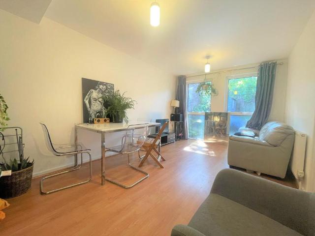 Keighley Close, London 4 bed terraced house to rent £4,300 pcm £992 pw